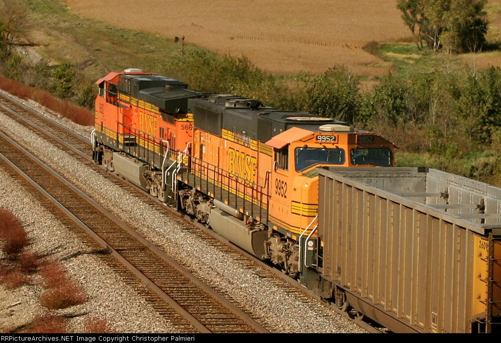 BNSF 5662 and BNSF 9952